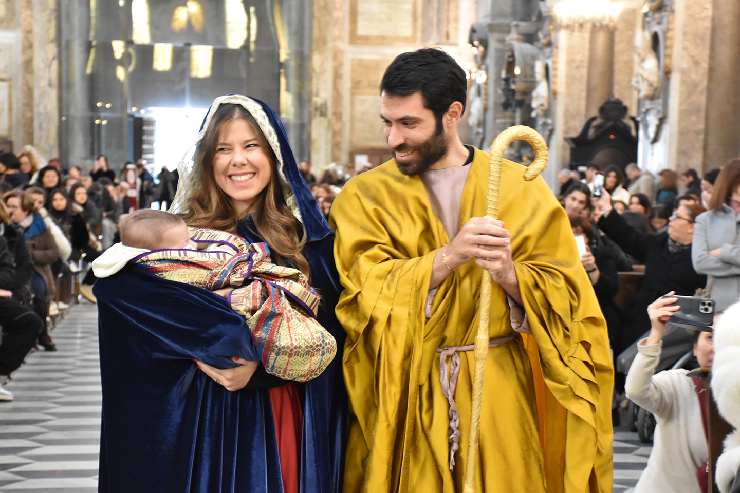 Napoli, al Duomo il presepe vivente dell'Isabella d'Este Caracciolo con ...